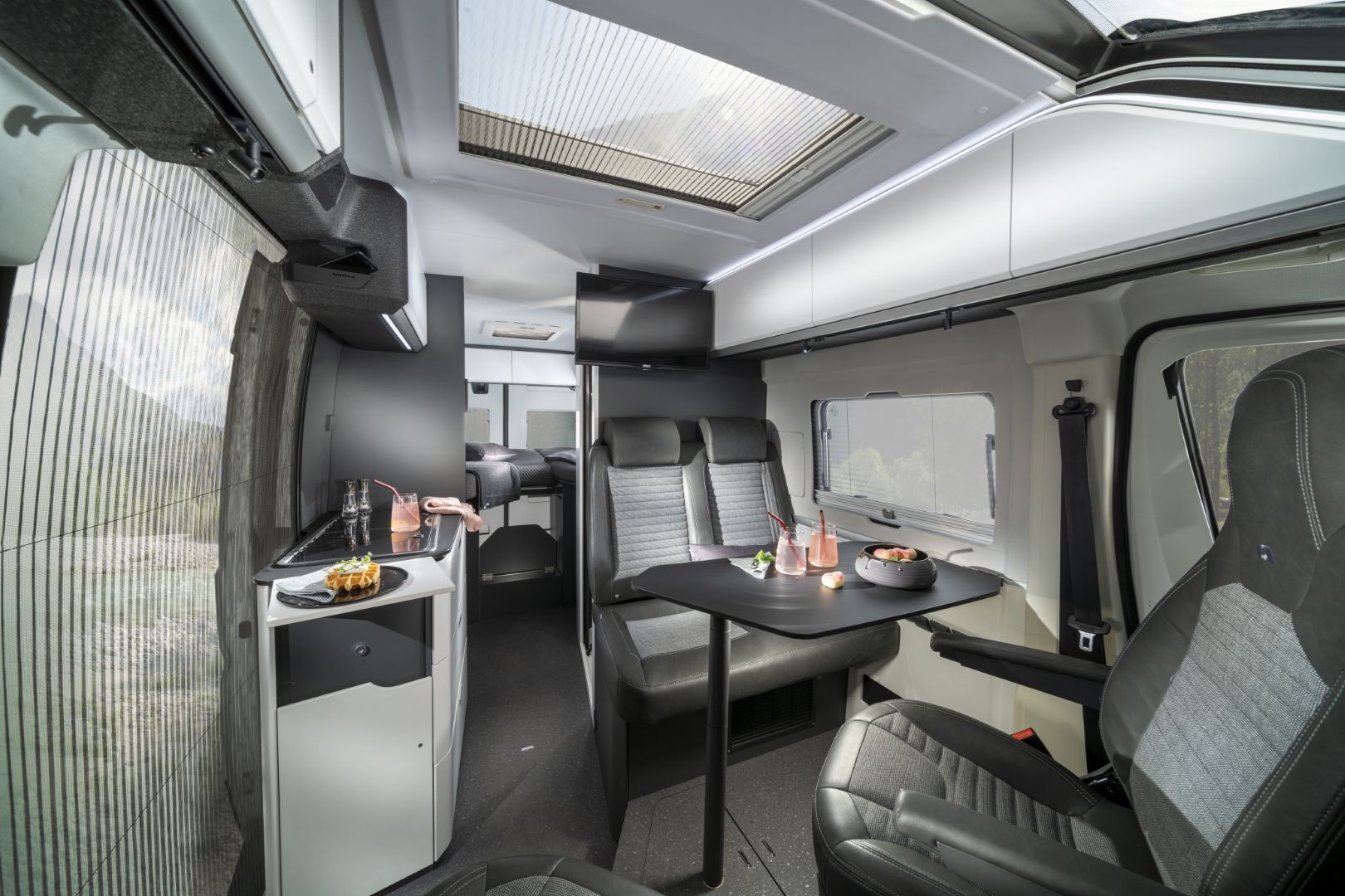 Adria TWIN SUPREME 640 SGX FIAT 2.2 140 AUTOMATIC (2026) - Newport Caravans